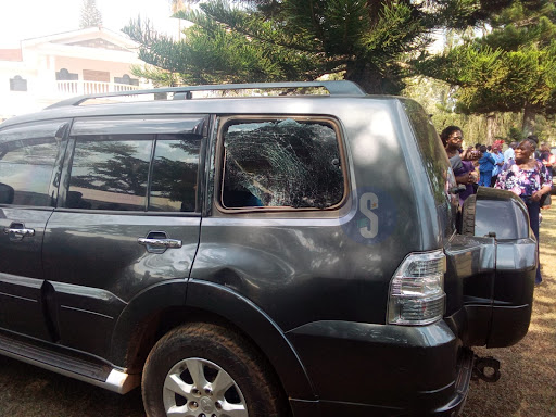 [PHOTOS] Mourners force entry at Magoha's home in Siaya