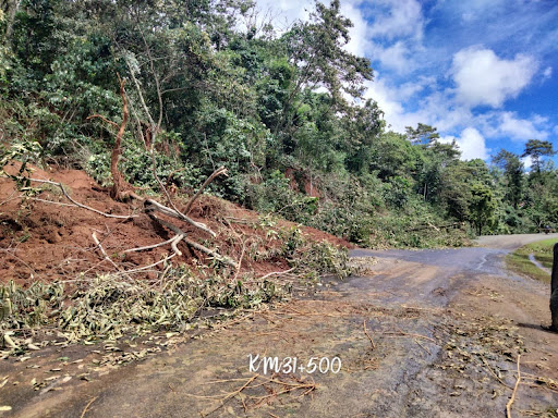 Beware! KeNHA warns motorists of second landslide on Meru-Mikinduri ...