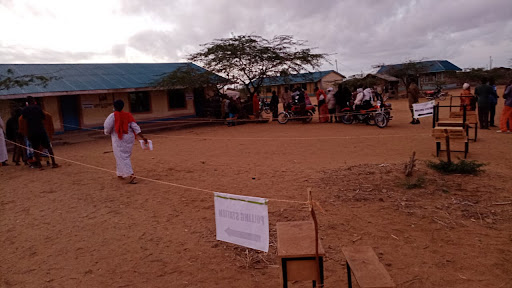 [PHOTOS] Voting at Galole starts after hours of delay