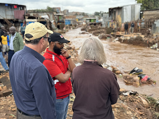 Whitman visits flood victims in Mathare, pledges more aid