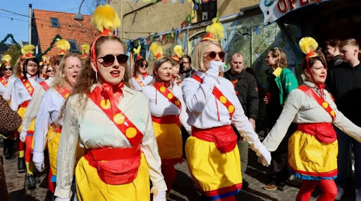 Danish hippy commune fights back against drug gangs